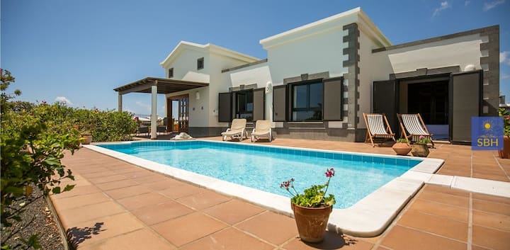 Eva - 4 Bedrooms With Pool & Fabulous Views - Lanzarote