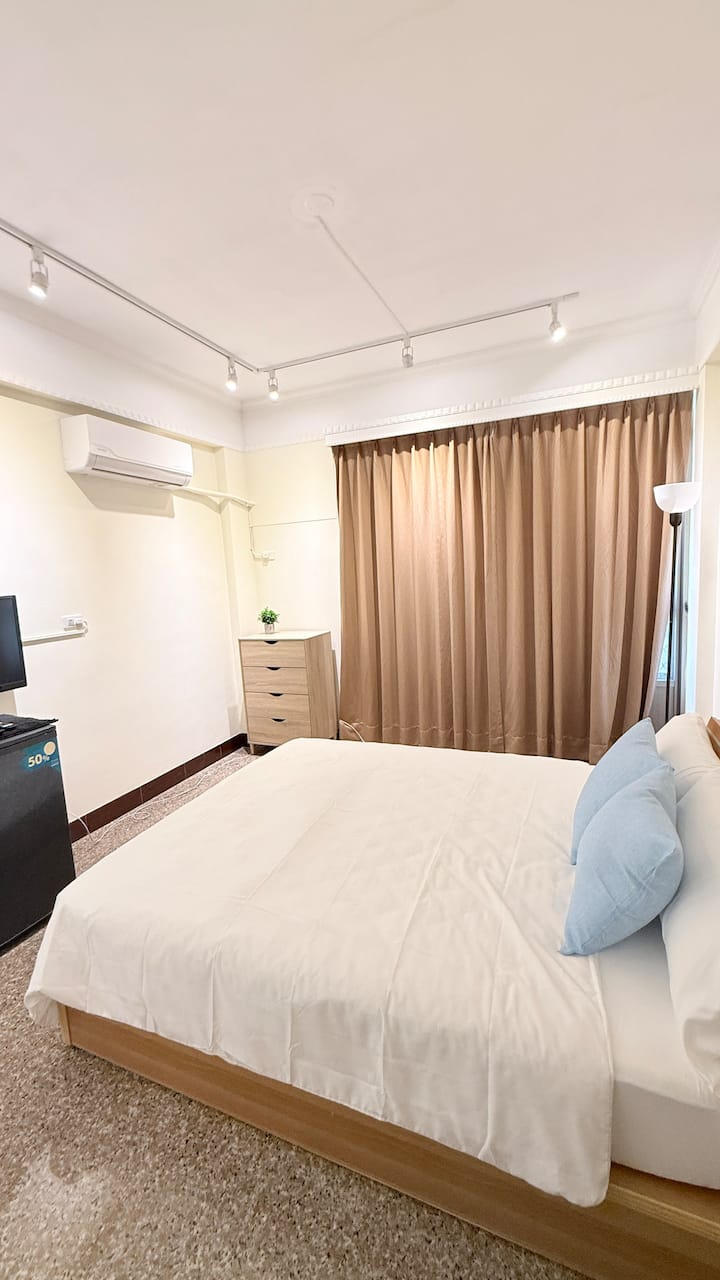 Big Comfortable Room | Light-filled & Central - Chine