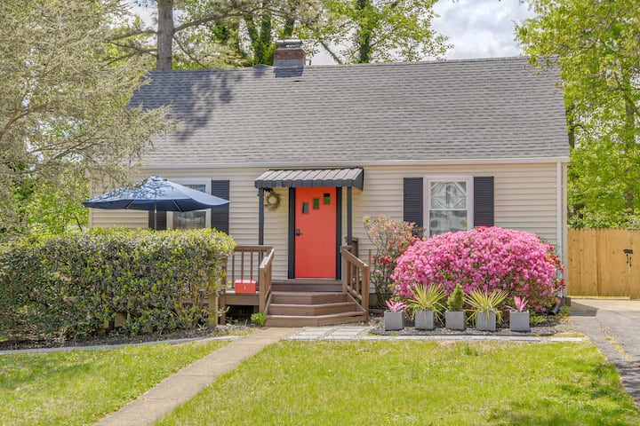 Stylish Family Home W/ Fenced Yard In Falls Church - Burke, VA