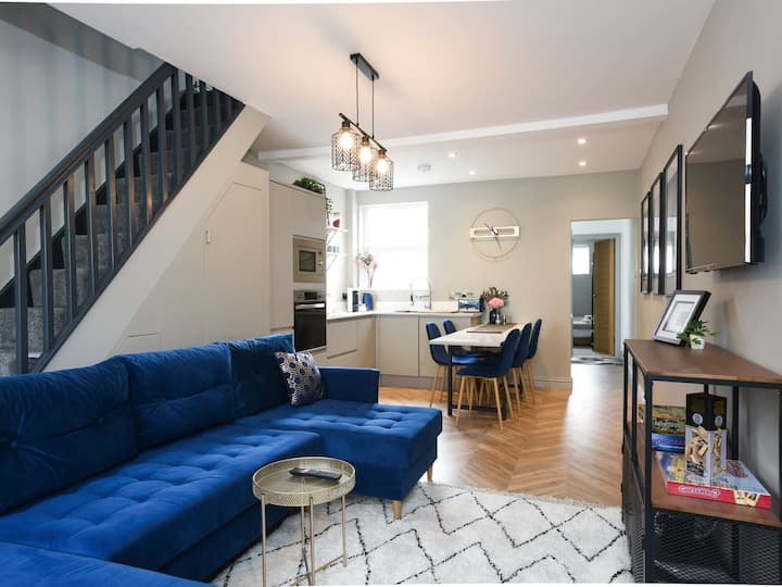 Modern 3-bedroom House, 10min To Beach W/garden! - Portsmouth