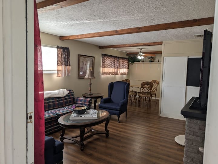 Home Minutes From Airport & Everywhere U Want 2b! - Louisville, KY