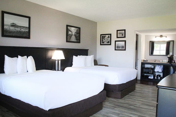 Laquinta Cocoa Beach | 2 Queen Deluxe | Courtyard - Cocoa Beach, FL