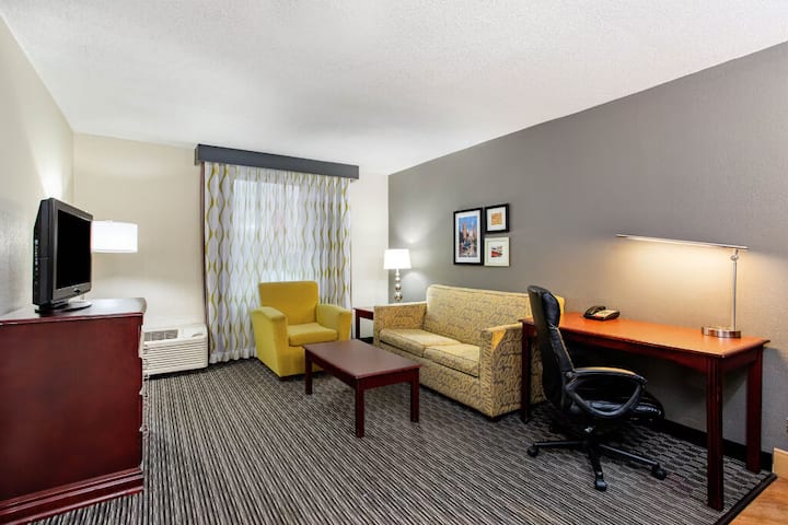 Laquinta Indianapolis South| Suite| Near Stadium - Greenwood, IN