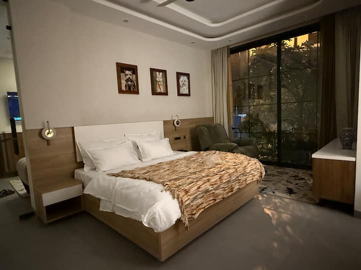The Acacia Suite One  @  31 Club Avenue Residences - Manesar