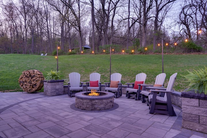 Sleeps 18- Game Room- 2 Living Rooms- Huge Yard - Honey Brook, PA