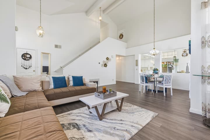 Spacious 5br/3ba/7bds Families&groups Easy Parking - La Verne, CA