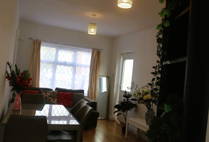 Hounslow East Guesthouse – Perfect For Travellers - Hounslow
