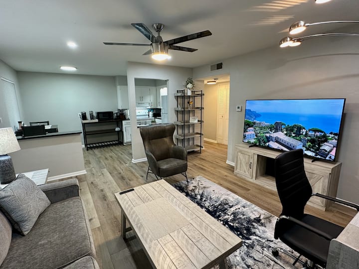 Elegant One-bedroom Luxury Retreat - Independence, MO