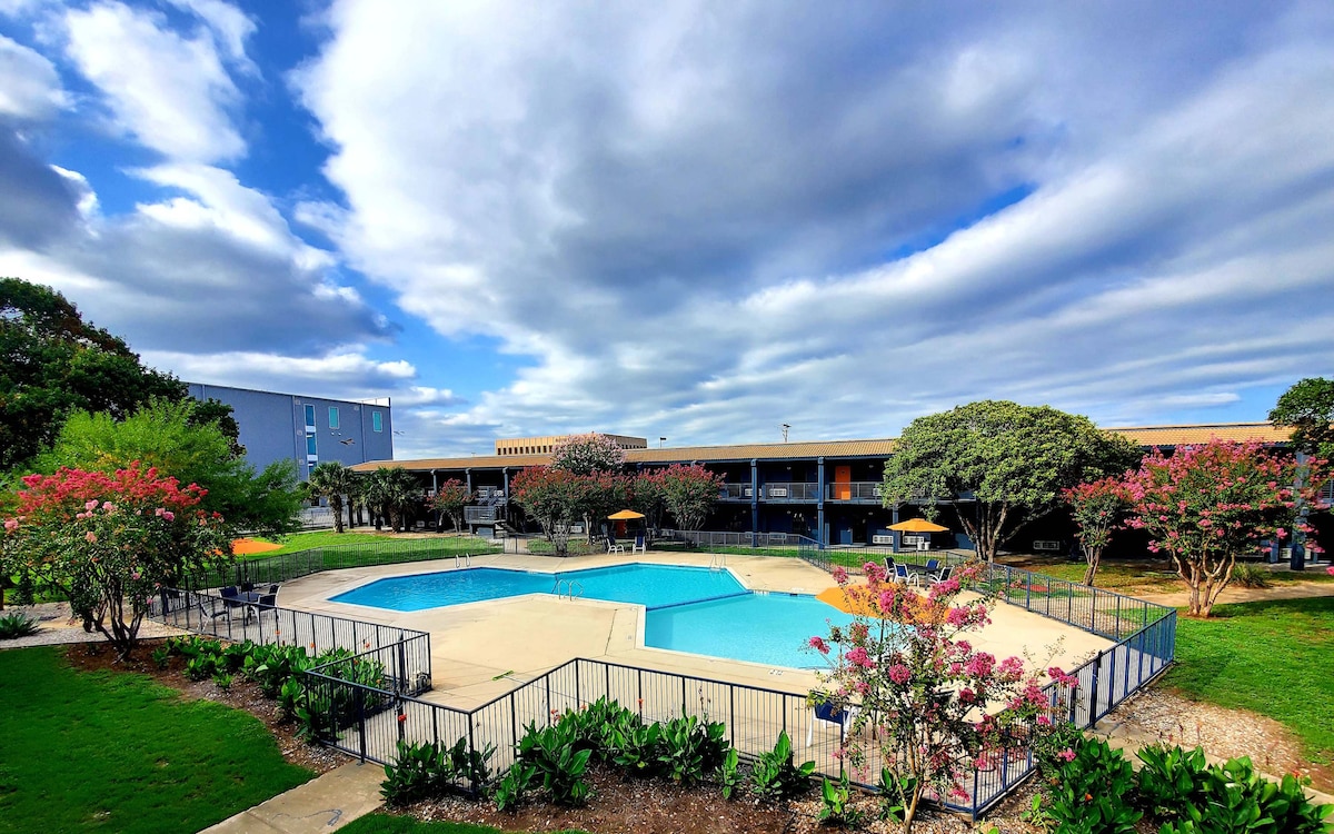 [09] ATX Studio: 1 Queen & 1 Twin, Sleeps 3 - Flats for Rent in Austin ...
