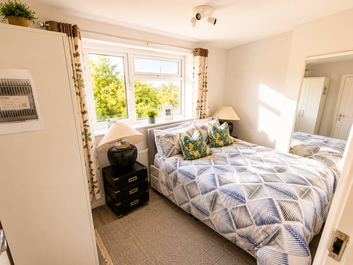 Modern Double Room In Stylish Shared Home - Cirencester