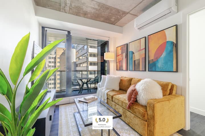 Premium Downtown Living | Pool Gym & Views - Montréal, QC