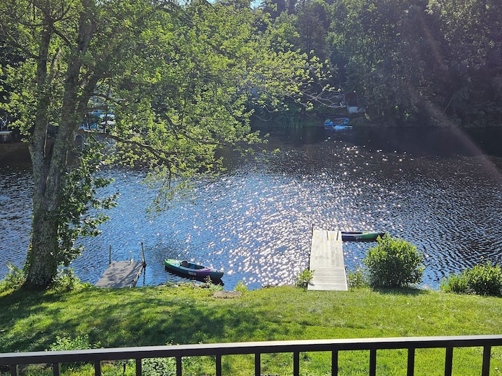 Lake Front Cottage - La Rivera, Pelham