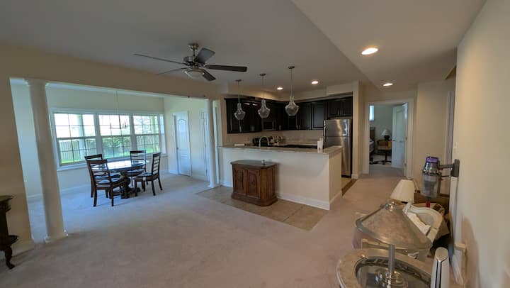 Large 1 Bd/1.5 Bath/1 Den Basement Apartment - Fairfax, VA