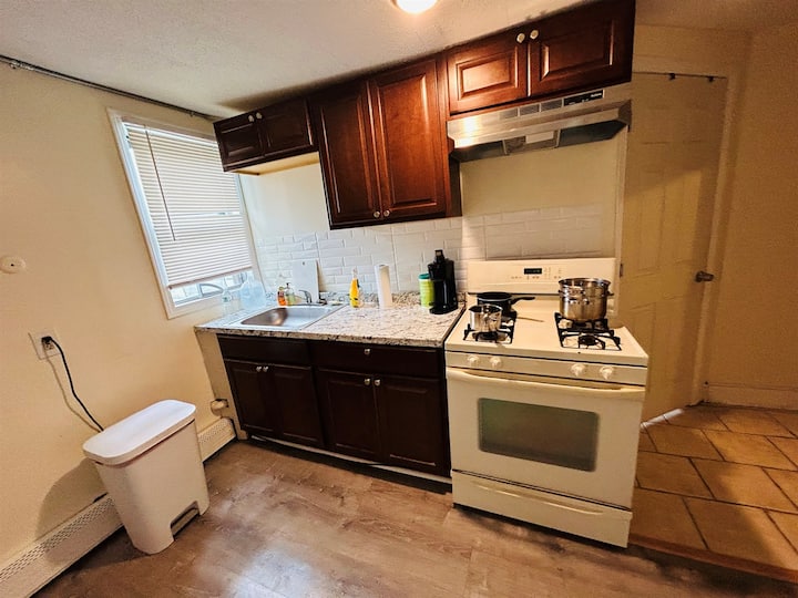 Cozy 2 Bed Near Whole Foods, Downtown, Miriam, Etc - Barrington, RI