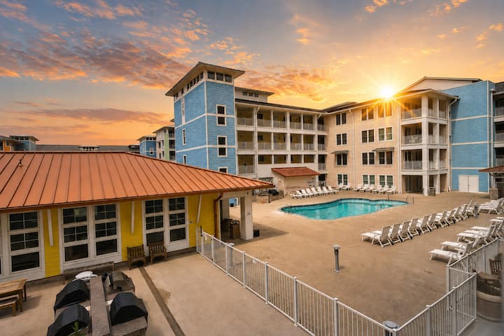 New Updated! Oceanfront / Pool / Beach / Fishing - Virginia Beach