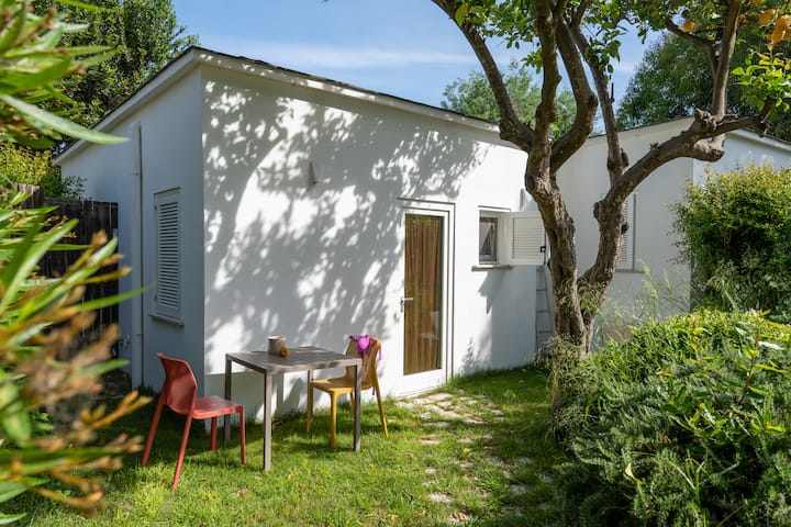 Garden Suite
Bungalow In Stile Mediterraneo. - Procida