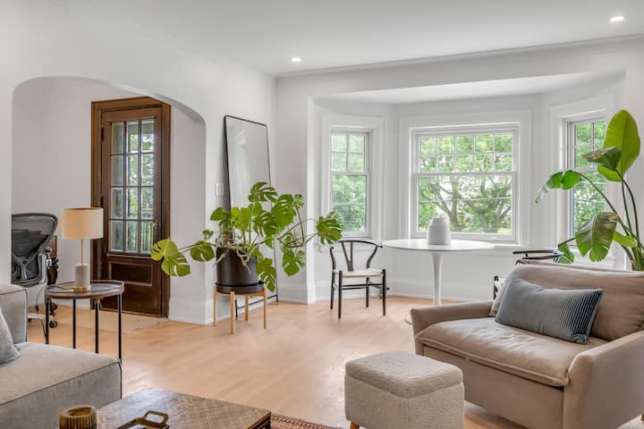 Designer Parkdale | 3 Bedroom With Parking - Toronto