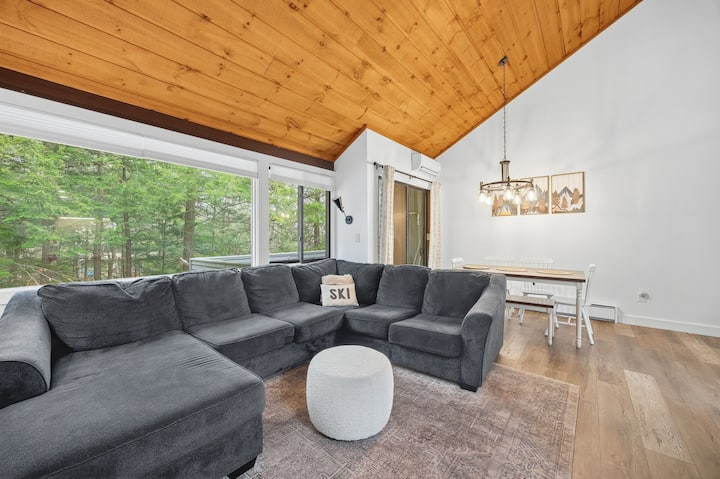Upgraded Brookside Retreat W/ Ac, Pools & Trails - Loon Mountain, NH