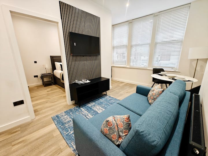 Elegant 1-bedroom Flat | Prime Bury Location - Bury