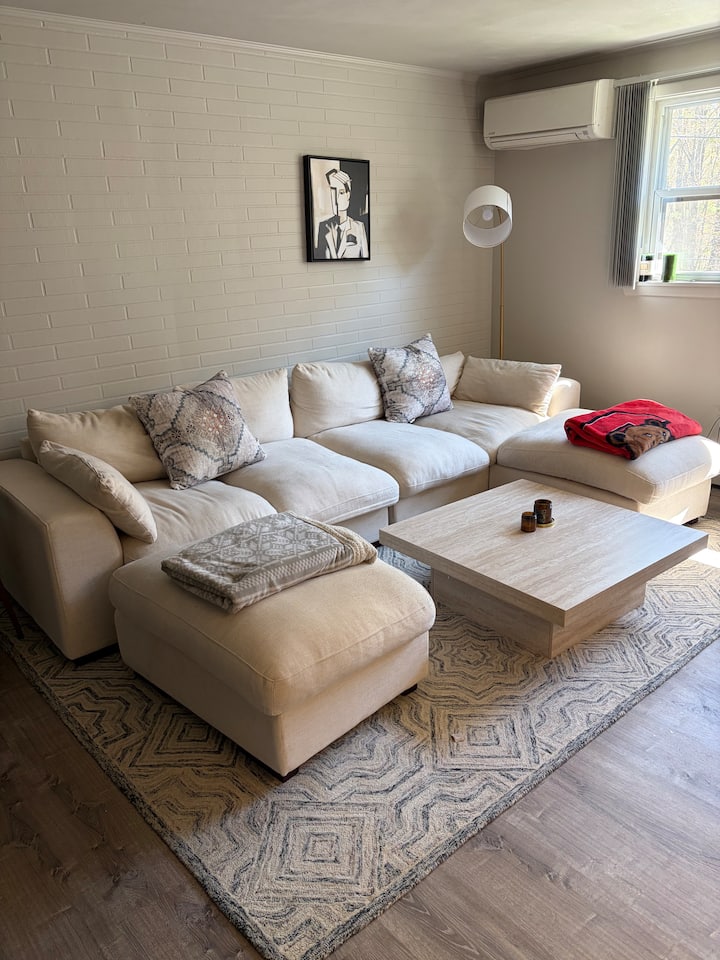 2 Bedroom 1 Bath Apartment - 10 Min From Campus! - Ithaca, NY
