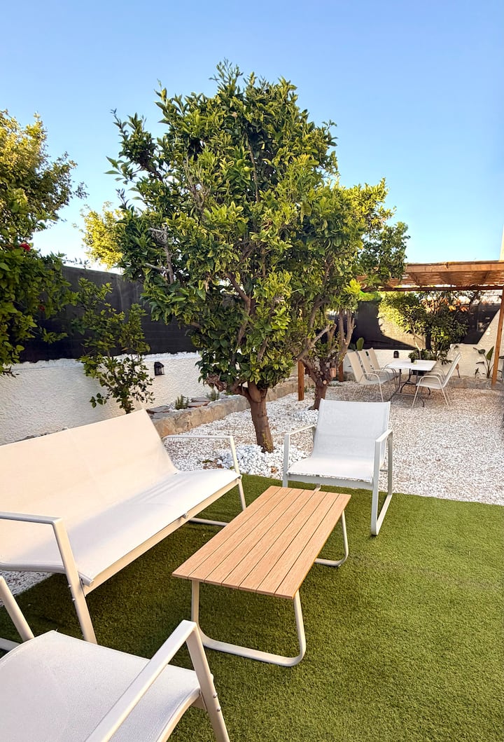 Maison Chaleureuse Avec Jardin, Plage à 2 Min - La Marina