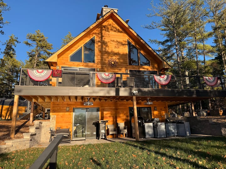 Lakeside Cabin Retreat - New Hampshire