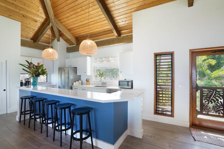 Contemporary Hawaii Living, Calm North Shore Beach - Haleiwa, HI