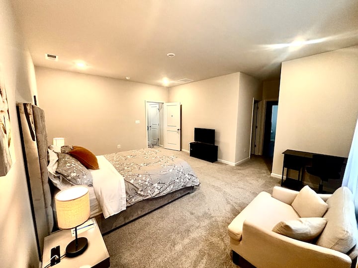 Luxury & Spacious New Home Boutique Style - Harpers Ferry, WV