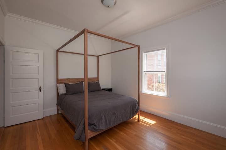 Sunny Two Bedroom With Parking - Quincy, MA
