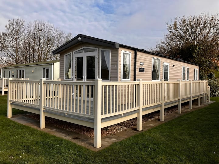 Haven Cleethorpes Caravan | Sleeps 8 | Decking - Cleethorpes