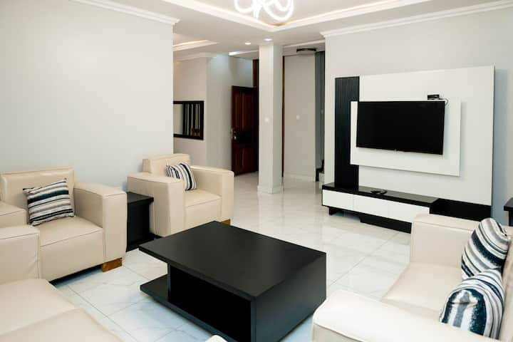 Arise N Shine Airport Home: 4br Ensuite + Rooftop - Kigali