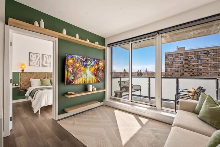 The Kensington + Sky Deck  + City Views + Office - Calgary