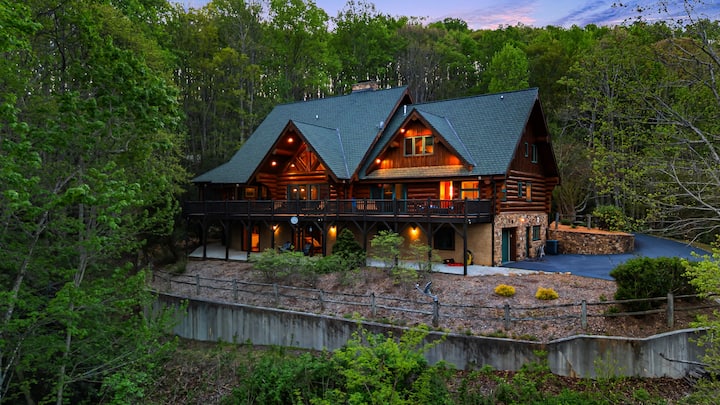 Luxury Mtn Cabin | Game Room, Sauna & Fire Pit - Asheville, NC