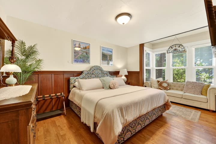Whimsy On B | 2br Steps To Downtown - Ashland, OR