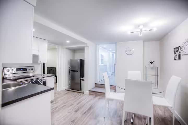 Suite Confortable - Metro Acadie - Montreal