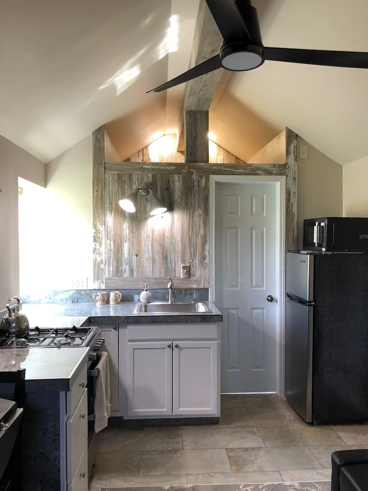 Tiny House At Morning Star Stables - Beaver Creek State Park, East Liverpool