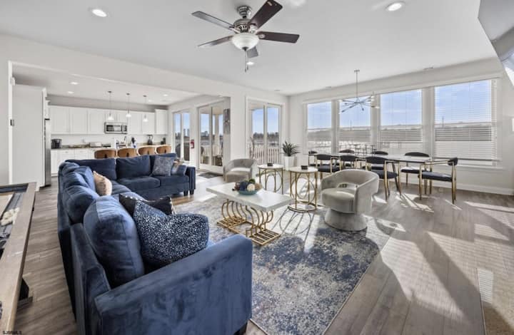 Bayfront Retreat W/ Hot Tub + Game Room - Atlantic City, NJ
