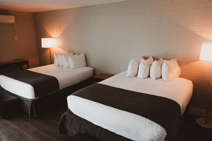 Standard Double - 2 Double Beds - Sechelt