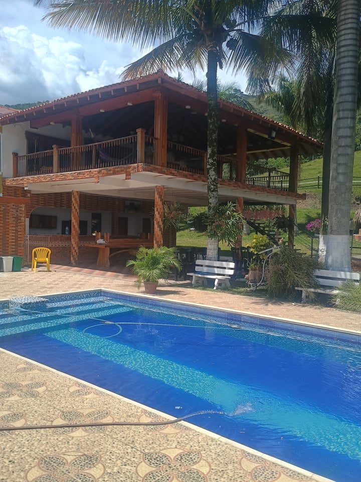 Hermosa Casa Para Descansar Con Familia Y Amigos - Ginebra