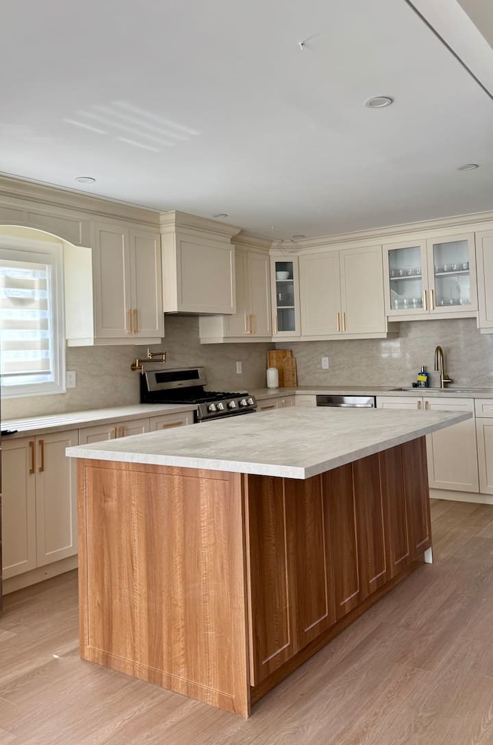 Modern Cozy Home - Luxury Finishes | Warm Interior - Caledon, ON, Canada