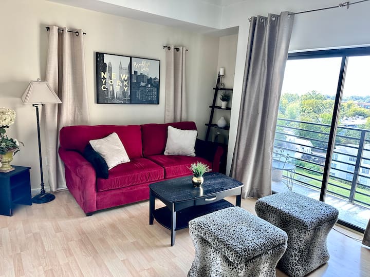 Stylish Uptown Stay • Balcony • Incredible Sunsets - Cotswold - Charlotte