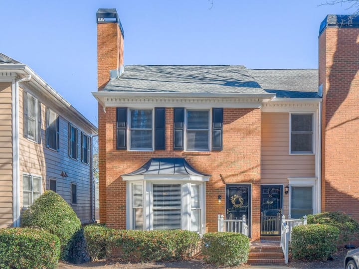 Sandy Springs Airbnb Home - Sandy Springs, GA