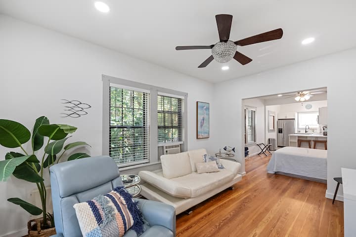 2 Min Walk To Downtown Tarpon | Studio - Tarpon Springs, FL