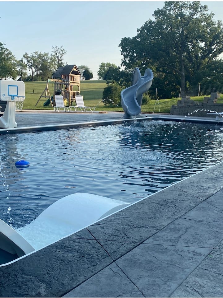 Poolside Estate - Dubuque, IA