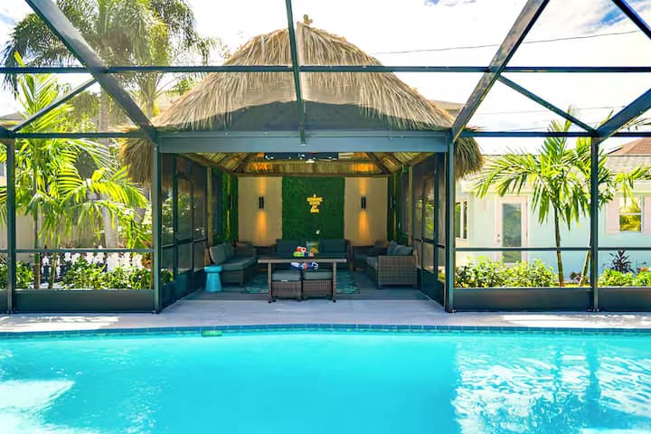 Poolside Paradise * Tiki Hut, Bar & Guest Cottage - Tampa Bay, FL