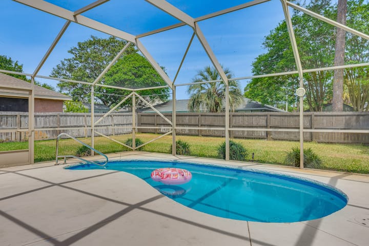 Pool Days! Family Getaway Near Pensacola Beach - Pensacola Beach, FL