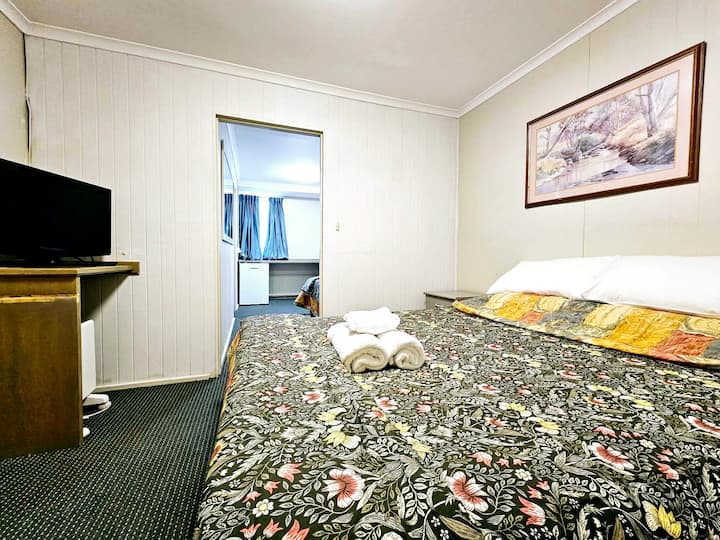 Room 12: Twin Studio Sleeps 4 Family Ski - Jindabyne