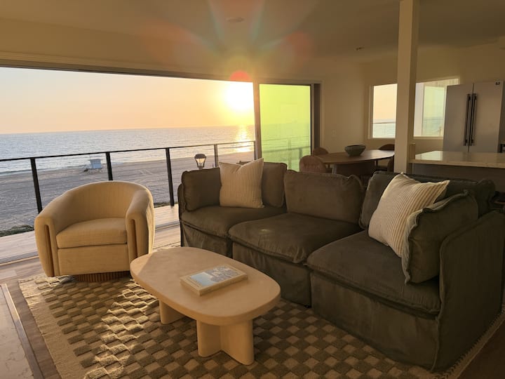 Oceanfront On The Sand | Private Balconies | 4b/4b - Hawthorne, CA