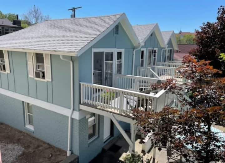 Lake Breeze | Cozy Modern Stay | 2 Min To Beach - United States