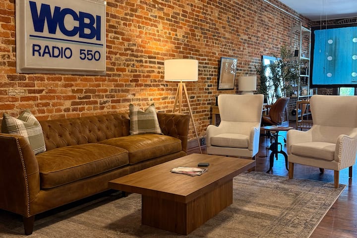 Historic Downtown Media Loft - Walk Everywhere - Columbus, MS